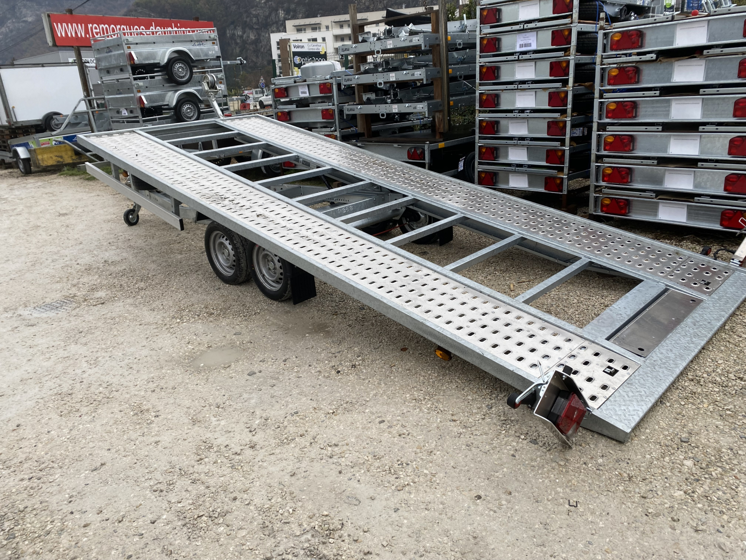 Remorque porte-voiture Boro Saturn 5m x 2m 3500 KG – Remorques du Dauphine
